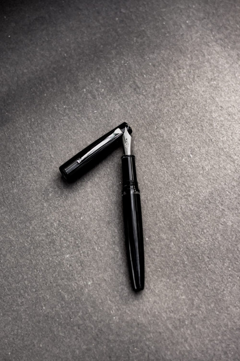 Kiko Cocoon Fountain Pen - Solid Black – The Pen World